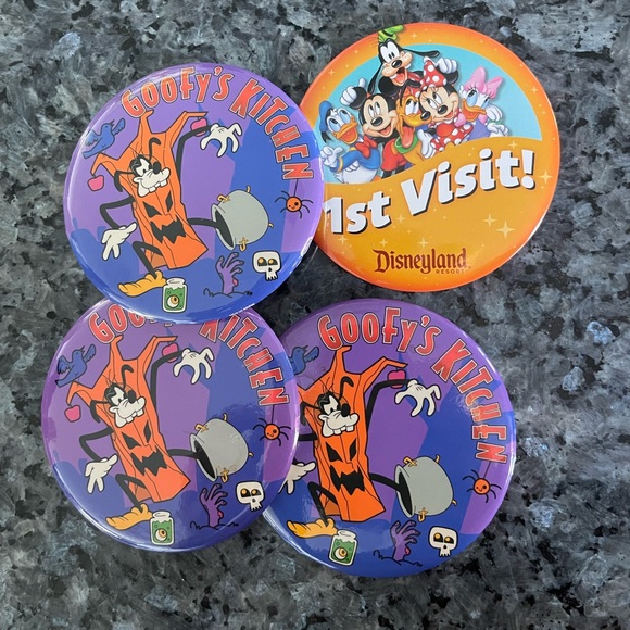 Disney | Other | Disneyland Goofys Kitchen Halloween Buttons St Visit ...